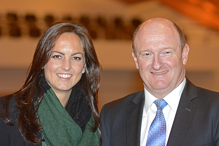 Hausen spendet trotz tiefrotem Budget und Steuererhöhung - Bezirk ...